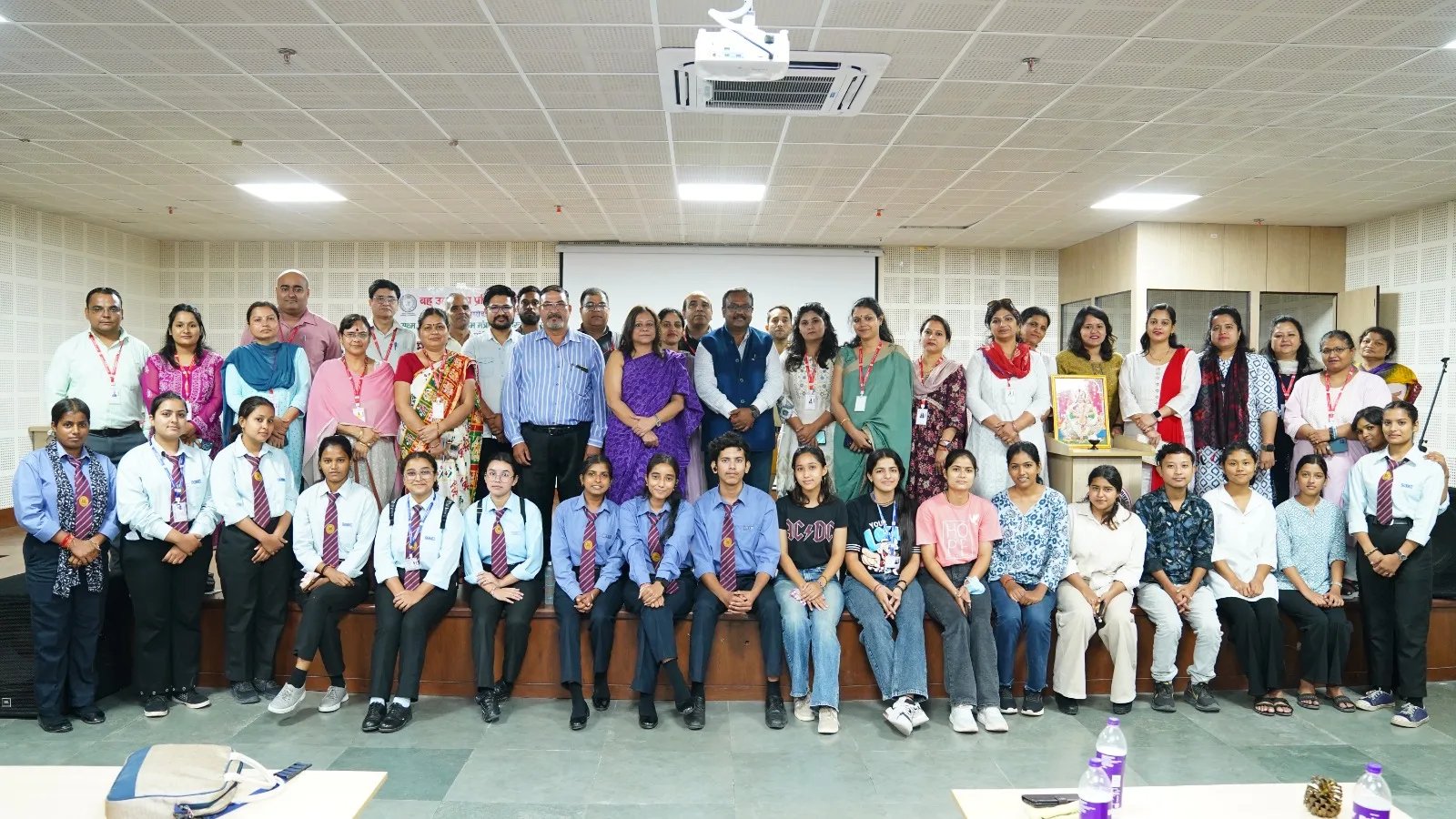 SGRRU में खादी और ग्रामोद्योग आयोग की नई योजनाओं की समीक्षा - Nitya Samachar UK